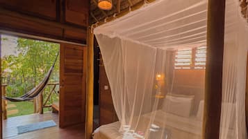 Chalé conforto, vista para o jardim | 1 quarto, quartos à prova de som, Wi-Fi de cortesia