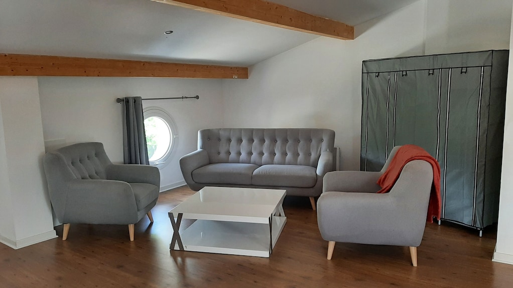 Grand Appartement Avec Terrasse, Possibilité D'une Chambre En Plus. - Bauduen