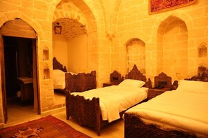 Quarto Quádruplo, Vista para a cidade | Wi-fi grátis, roupa de cama fornecida 