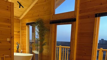 Casa de Campo de Luxo, piscina privativa | 2 quartos, cortinas/cortinados opacos, Wi-fi grátis