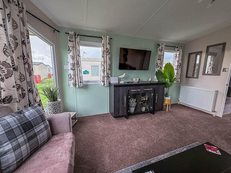 Homely 6 Berth Caravan In Essex At St Osyth Beach Holiday Park Ref 28025td - Brightlingsea