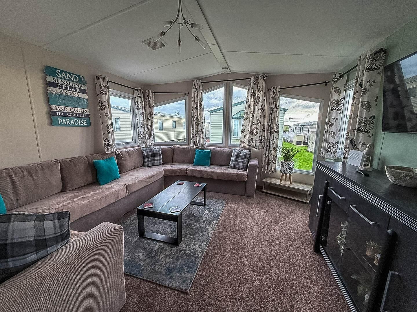 Homely 6 Berth Caravan In Essex At St Osyth Beach Holiday Park Ref 28025td - Clacton-on-Sea