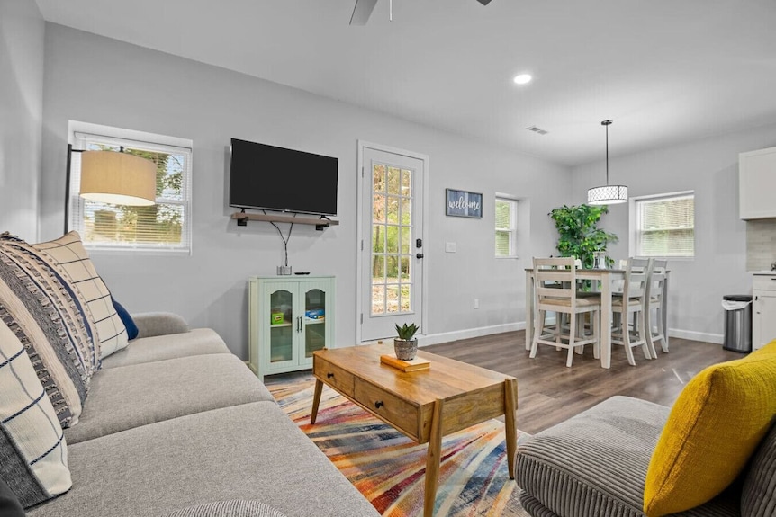 Urban Escape 3 Bed 2.5 Bath Near Wake Forest - Winston-Salem, NC