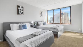 Apartamento Comfort, 2 quartos | 2 quartos, roupa de alta qualidade, secretária, ferro/tábua de engomar