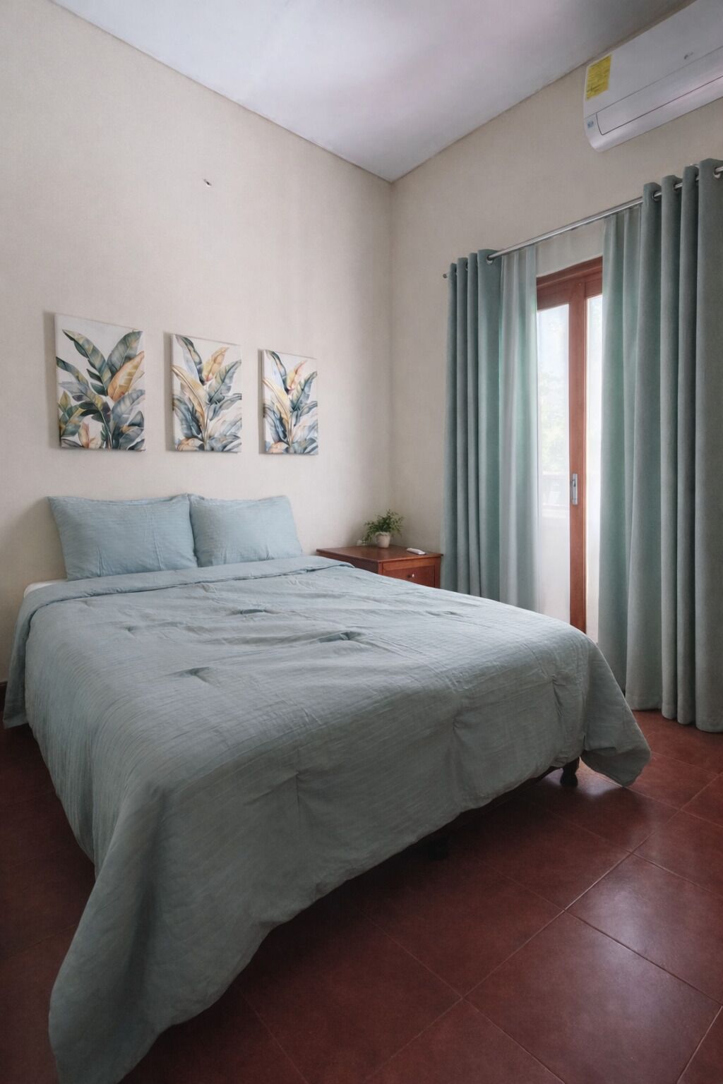 Quarto Triplo Familiar, varanda | Edredões de penas, cortinas/cortinados opacos, Wi-fi grátis 