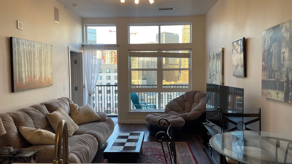 Denver 1br Apt With Amazing Balcony Views Pool, Jacuzzi And Fitness Center - 丹佛