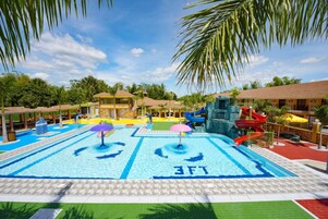 3 piscinas externas