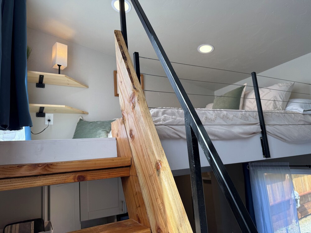 Charming Tiny House With Hot Tub And Big Fenced Yard! Private Location! - Arcata, CA