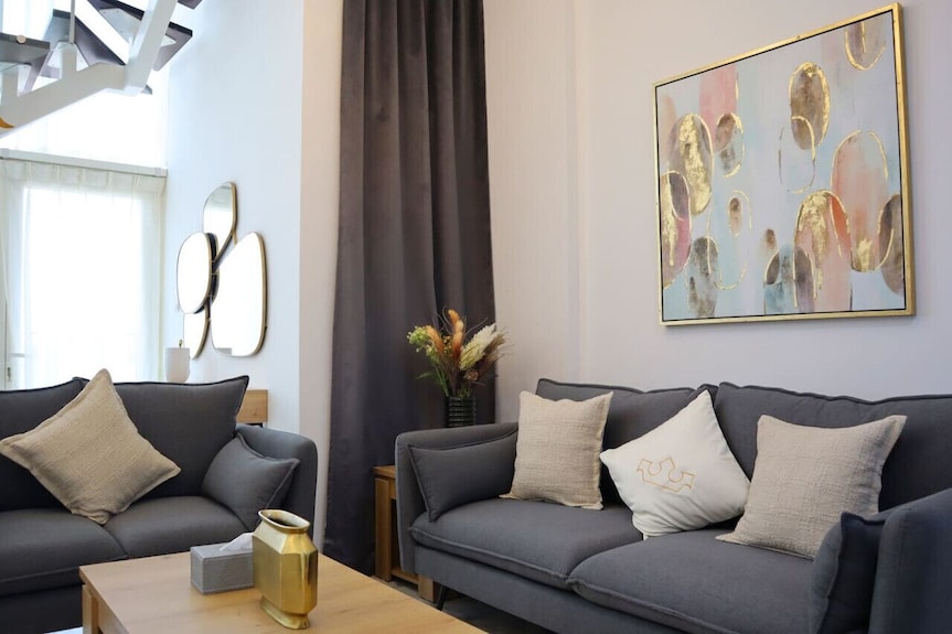 Urban Oasis Retreat - 2br Duplex In Masdar City - Abou Dabi