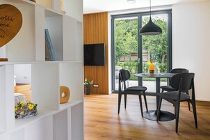 Estúdio Deluxe, sauna, vista para a montanha | Roupa de alta qualidade, camas de colchão viscoelástico 