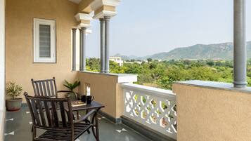 Quarto casal premium, sacada, vista para a montanha | Terraço/pátio