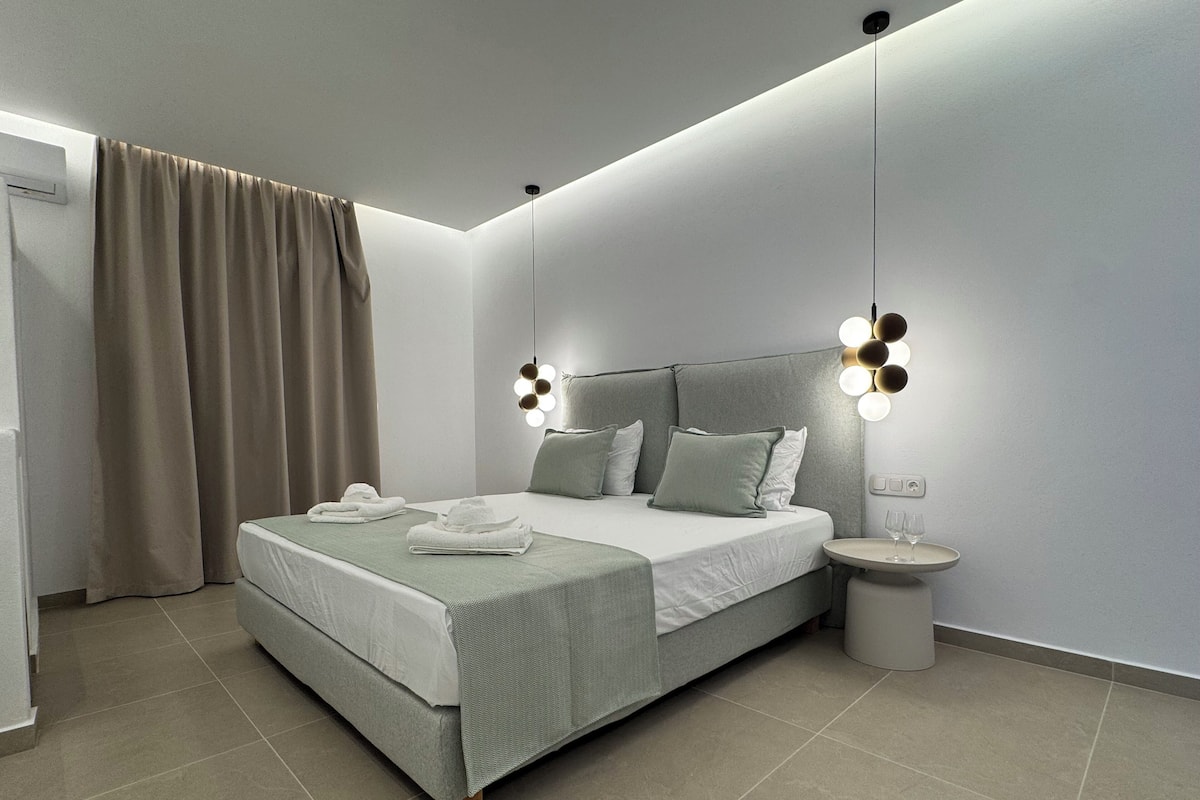 Quarto Deluxe, 1 quarto | Roupa de alta qualidade, cofre no quarto, com decoração personalizada