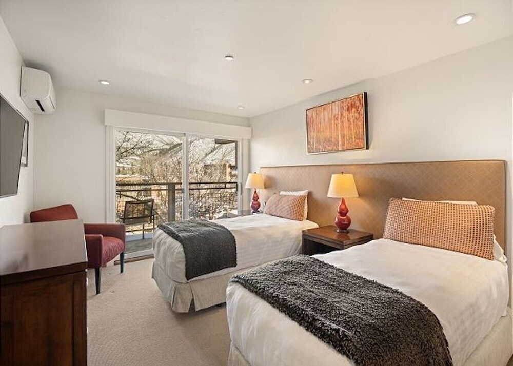 Gold-rated 3BR in downtown Aspen core - next to gondola - walk to shops! - Aspen | Vrbo