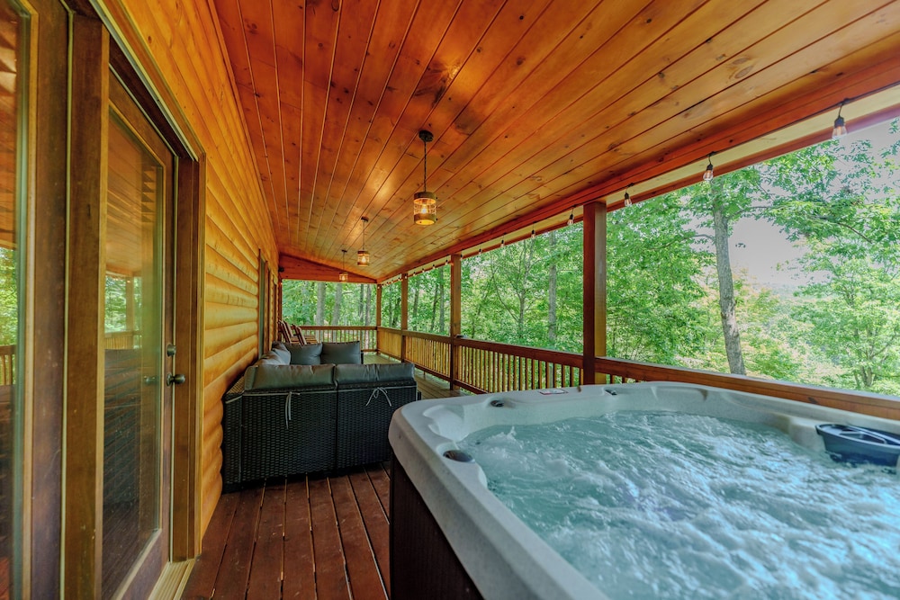 Hot Tub & Fire Pit: Secluded Blue Ridge Cabin! - Blue Ridge, GA