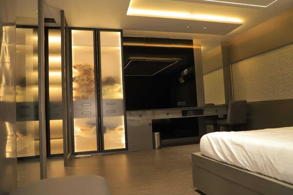 The Taj Mughal Courtyard Homestay - Agra