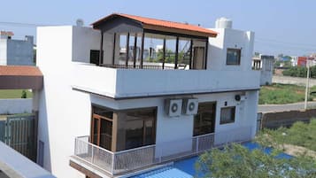Fachada da propriedade