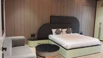 Quarto Clássico com Cama de Casal, varanda, vista para o jardim | Secretária, Wi-fi grátis