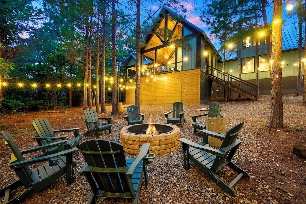 Broken Bow Home W/ Hot Tub, Game Room & Ev Charger - Broken Bow, OK