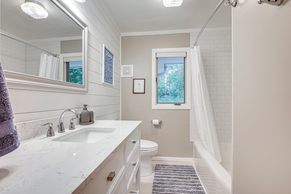 Lakefront Home W/ Fire Pit In Eagle River - Eagle River, WI