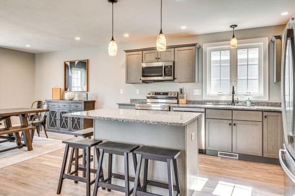 Walk To Beaches & Parks: Home W/ Deck In Laconia - Laconia, NH