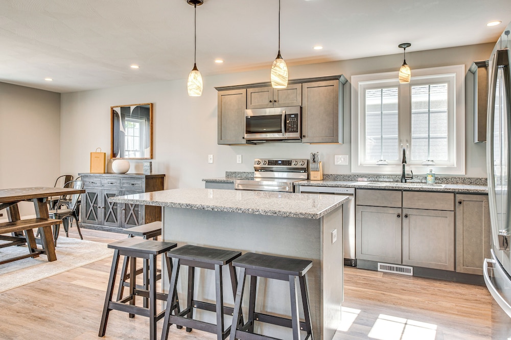 Walk To Beaches & Parks: Home W/ Deck In Laconia - Gilford, NH