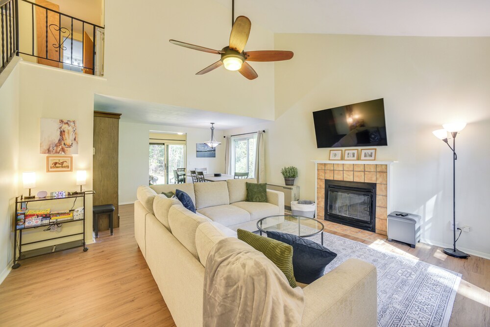 9 Mi To Saratoga Racetrack: Townhome W/ Bicycles! - Saratoga, NY