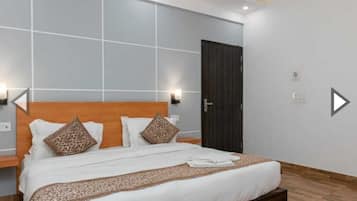 Quarto premium | Escrivaninha, espaço de trabalho para notebook, cortinas blackout