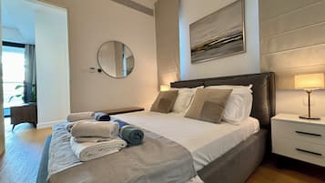 Apartamento Deluxe | 1 quarto, cortinas/cortinados opacos, ferro/tábua de engomar