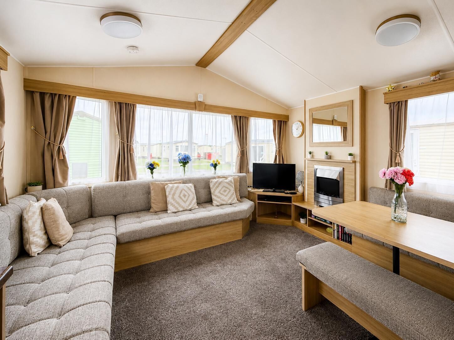 Homely 4 Berth Caravan For Hire In Lincolnshire At Sunnydale, Ref 35122s - Mablethorpe