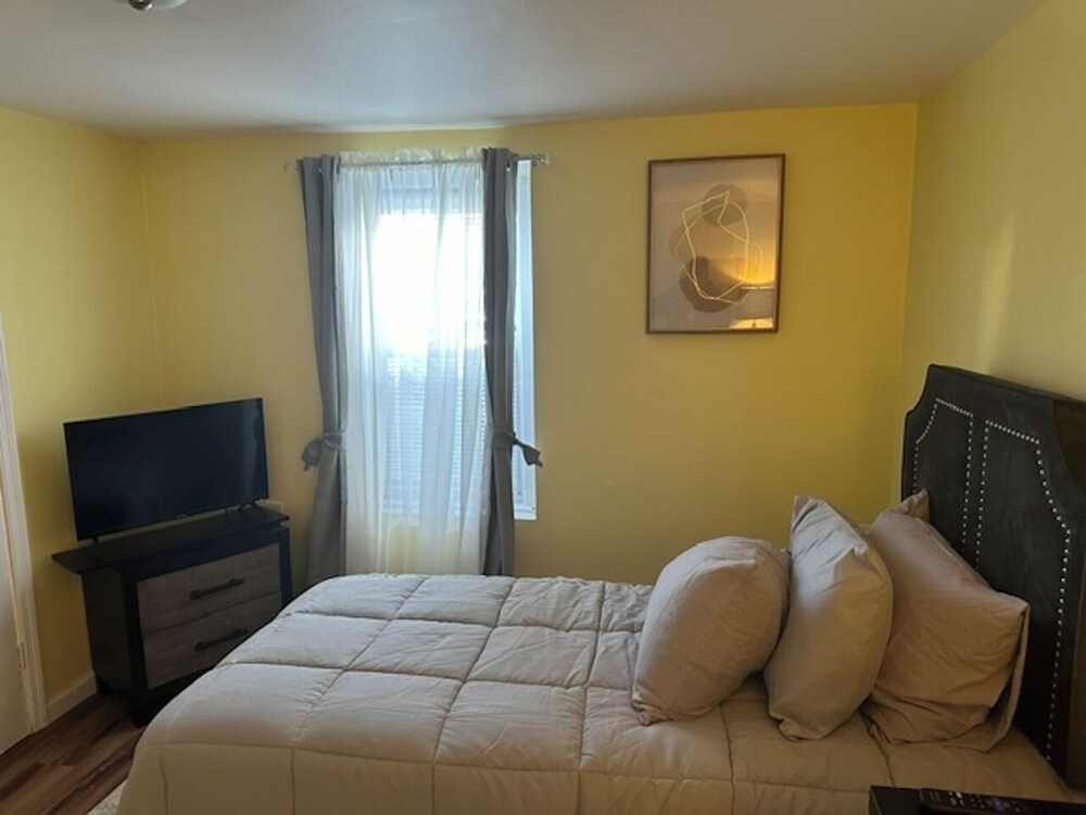 Quiet Getaway In A Welcoming 3-bedroom House In Atlantic City With Wifi. - Ocean City, NJ