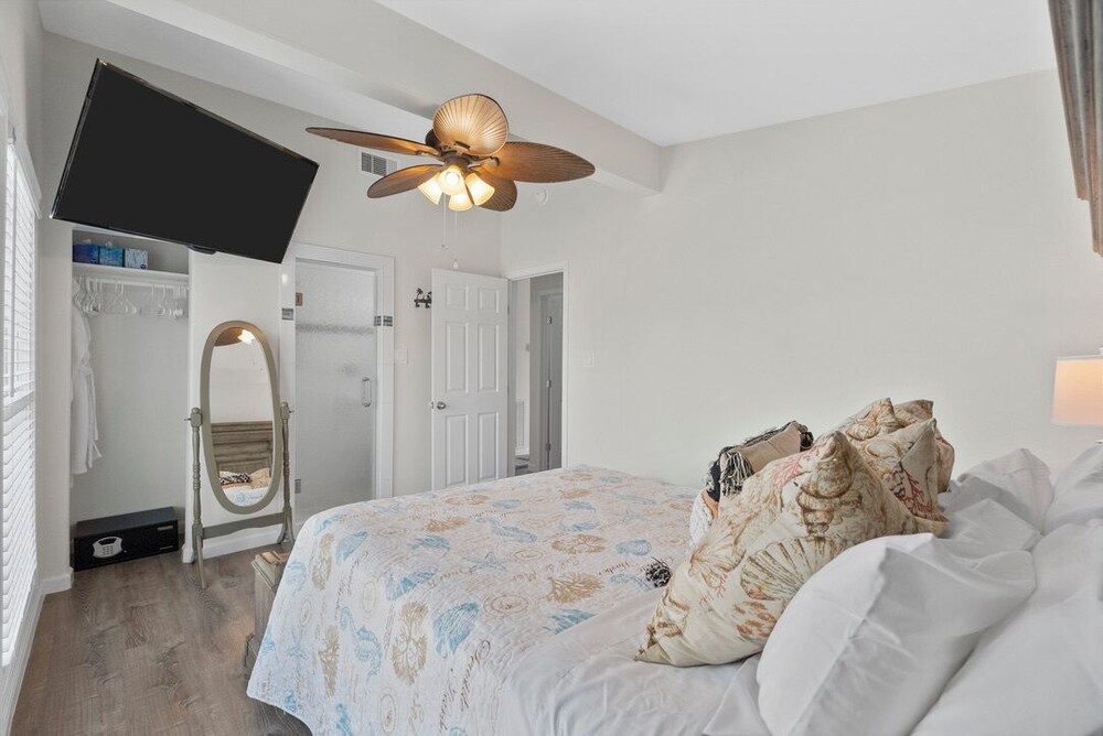 Mermaid Lair - Jamaica Beach | Vrbo