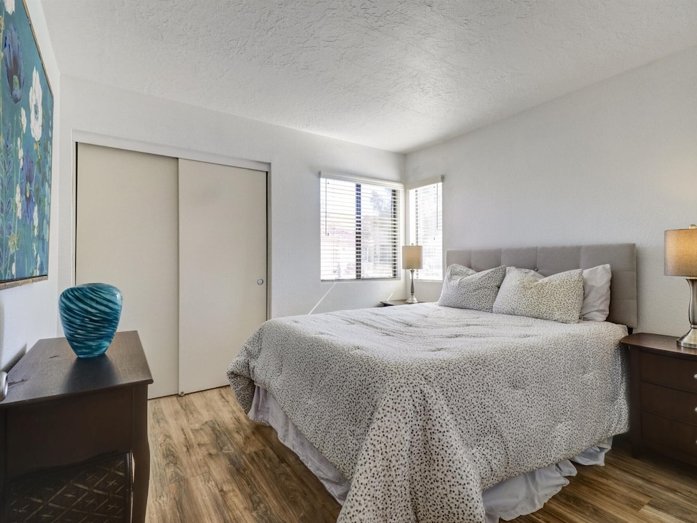 Relaxing 2br Condo In Palm Desert Resort Cc! Easy Walk To Pools, Golf, Tennis... - Palm Desert, CA