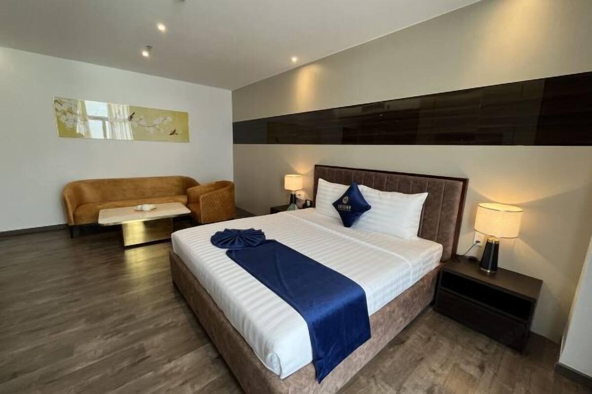 Minibar, cofre no quarto, secretária 