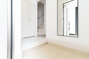 4 quartos, com decoração personalizada, com mobília individualizada 