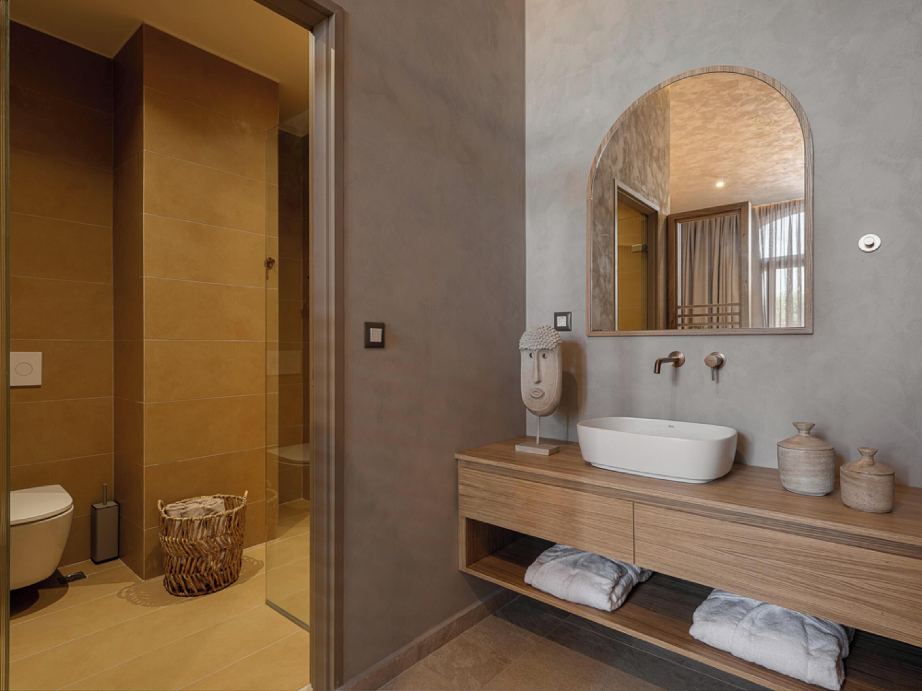 Quarto Standard, Vista para a cidade | Casa de banho | Um polibã, um secador de cabelo, toalhas fornecidas, sabão 