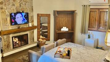 Quarto casal luxo, sacada, vista para o jardim | Quartos à prova de som, Wi-Fi de cortesia, roupa de cama