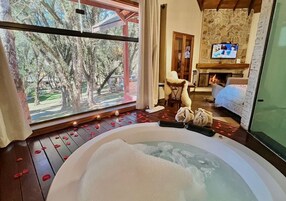 Quarto casal luxo, sacada, vista para o jardim | Vista do quarto