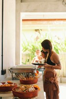 Café da manhã feito na hora todos os dias (IDR 85000 por pessoa) 