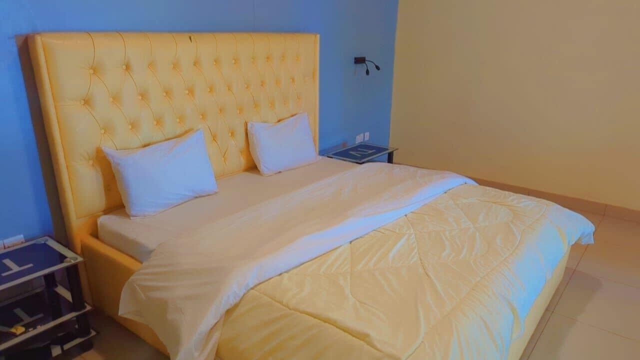 Escrivaninha, espaço de trabalho para notebook, Wi-Fi de cortesia