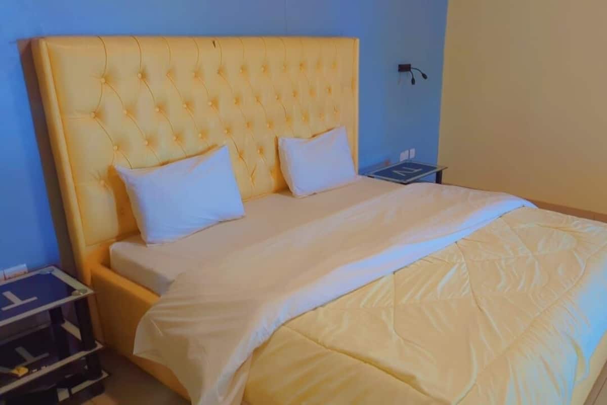 Escrivaninha, espaço de trabalho para notebook, Wi-Fi de cortesia