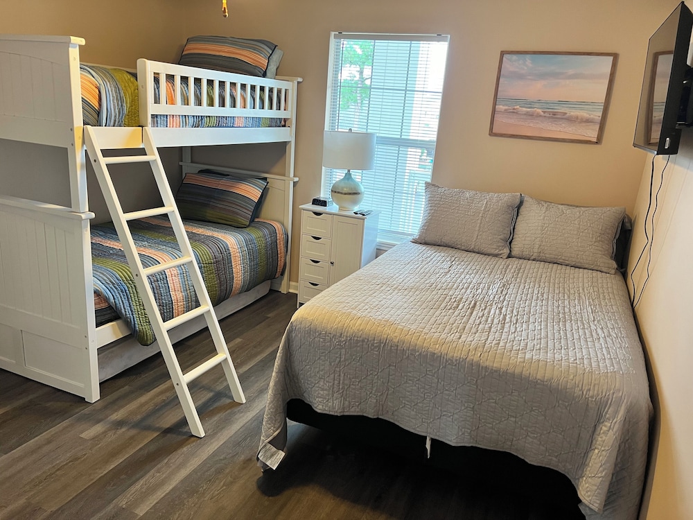 A Home Away From Home: 2-bdrm Condo In Myrtle Beach W/amazing Golf Course View - Conway, SC