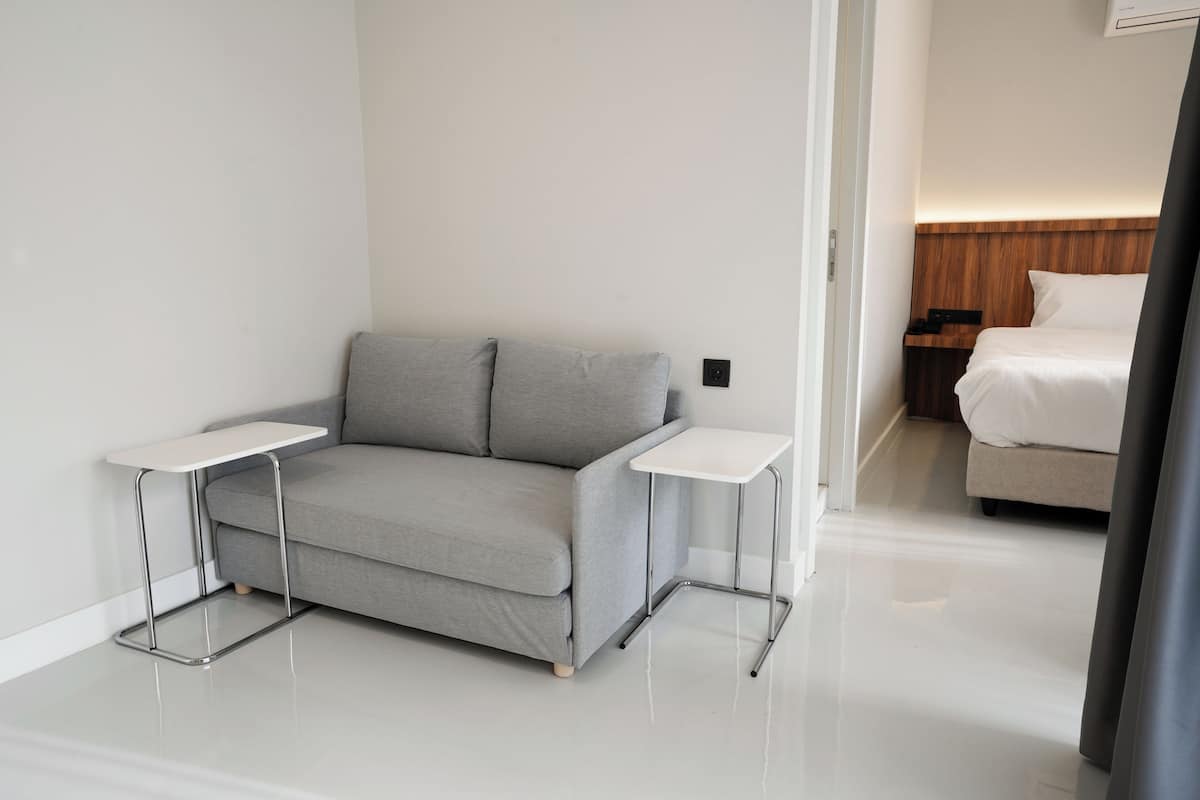 Quarto Duplo Executivo | Sala de estar | Televisor LED de 45 polegadas com canais via satélite