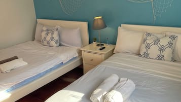 Apartamento Deluxe, pátio, vista para o jardim | 2 quartos, secretária adequada para computadores portáteis