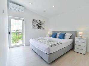 Villa | 4 quartos, com mobília individualizada, ferro/tábua de engomar 