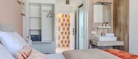 Quarto casal básico | Wi-Fi de cortesia, roupa de cama