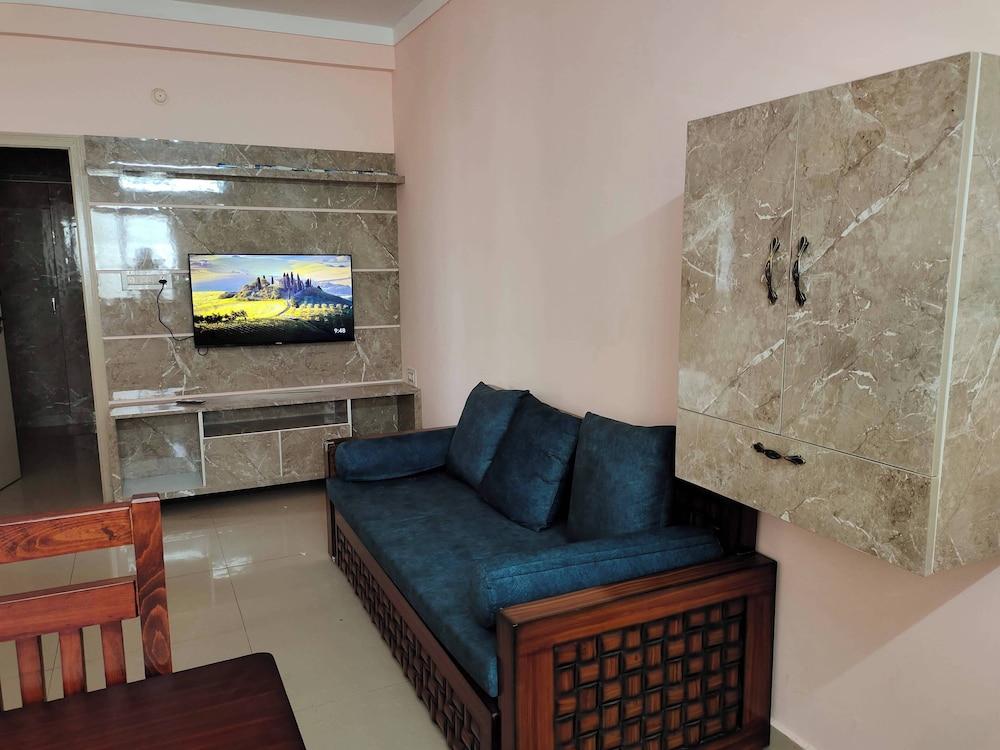 Ramamurthy/sleeps6/2bedroom/tv/wifi - Bangalore
