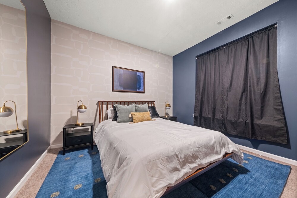 ATL Patio Paradise - Pool, Hot Tub, Movie Theater, Game Room, B-Ball ...