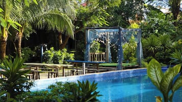2 piscinas exteriores