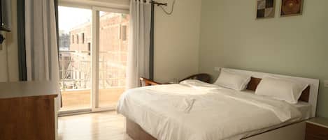 Quarto Duplo ou Twin Comfort, Vista para a cidade | Lençóis de algodão egípcio, roupa de alta qualidade, edredões de penas