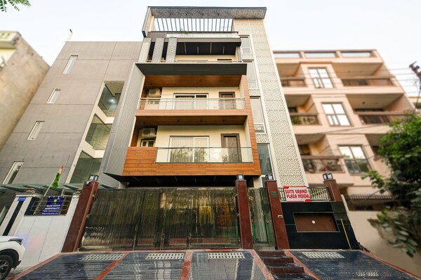 Suite Grand Plaza Noida - Noida